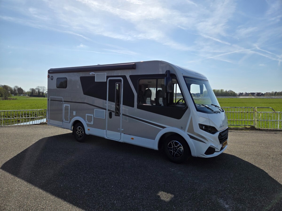 Sunlight I67S - 2 (automaat) - Dutchbull